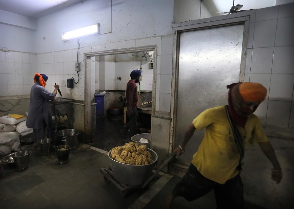 Sikh kitchens feed New Delhi's masses in virus lockdown | CityNews ...