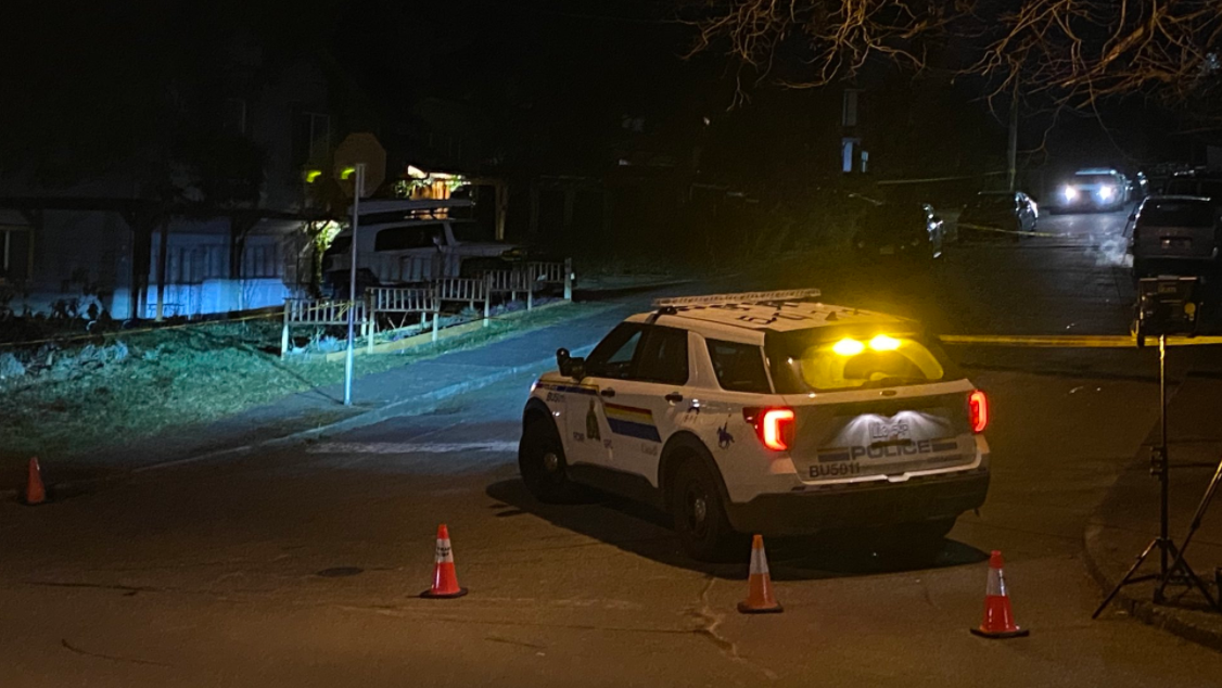 Burnaby shooting leaves one man dead, homicide team called in ...