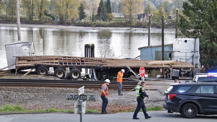 Maple Ridge train-related crash on Lougheed Highway kills woman