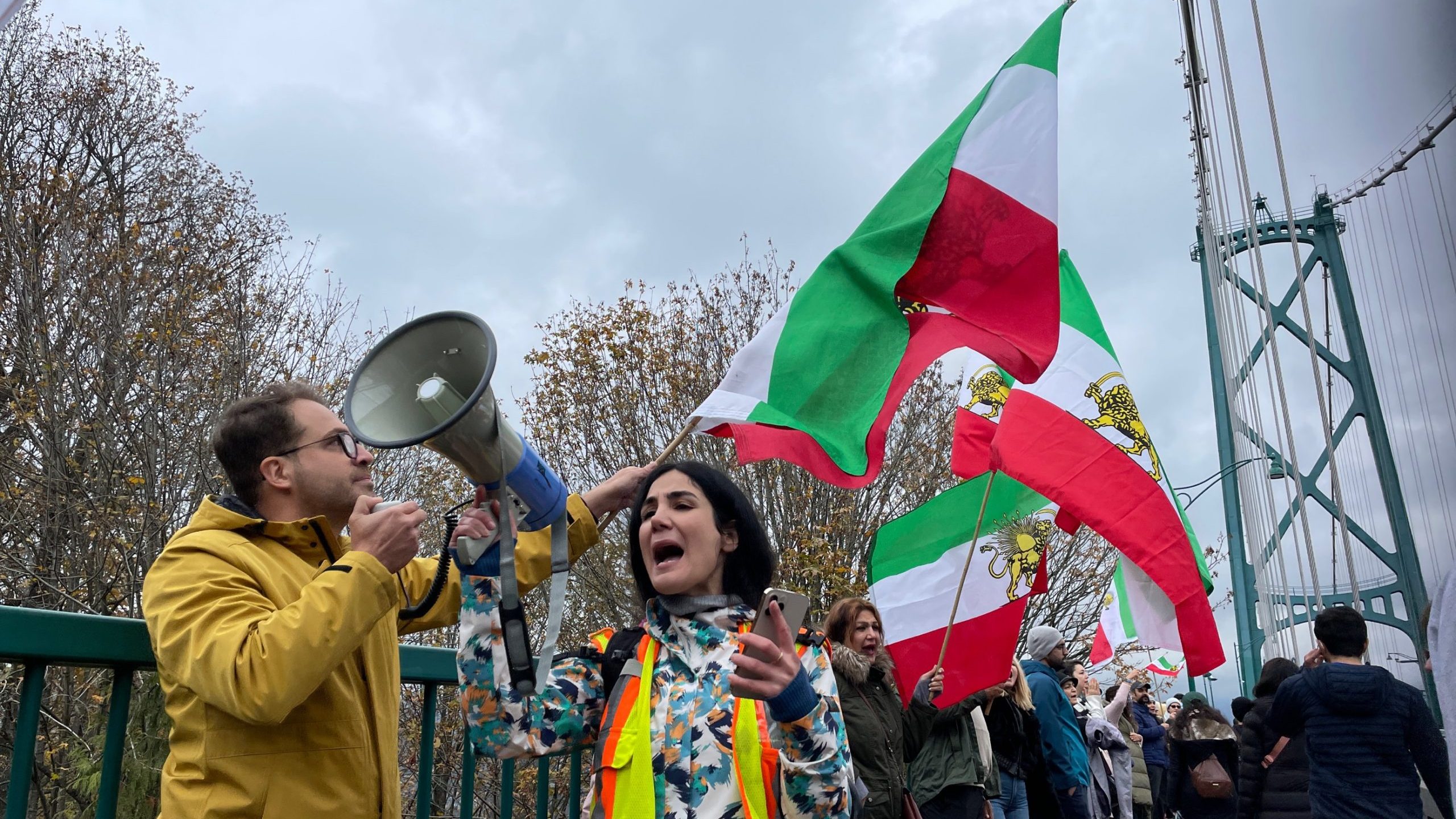 Vancouver Iran protest on Lions Gate Bridge | CityNews Vancouver