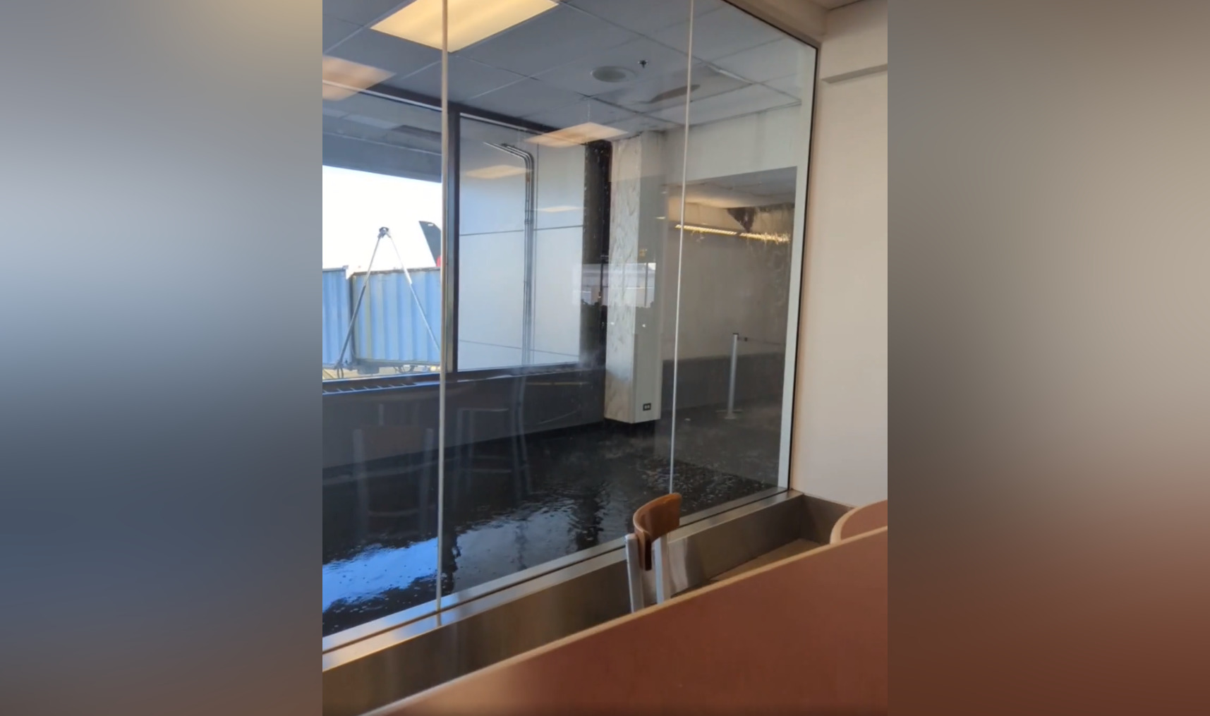 Pipe at YVR floods domestic gate | CityNews Vancouver