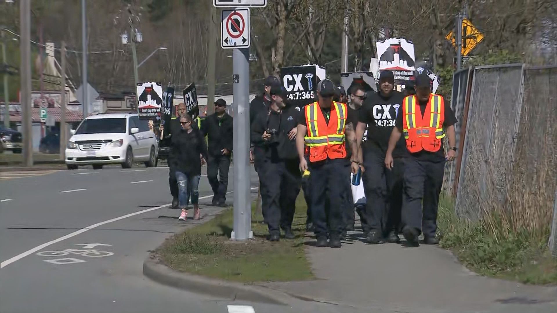 B.C. prison guards rally in Abbotsford for safety