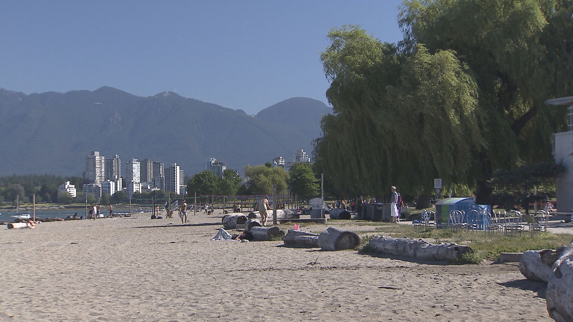 How to stay cool during a heatwave, and where to find a cooling centre