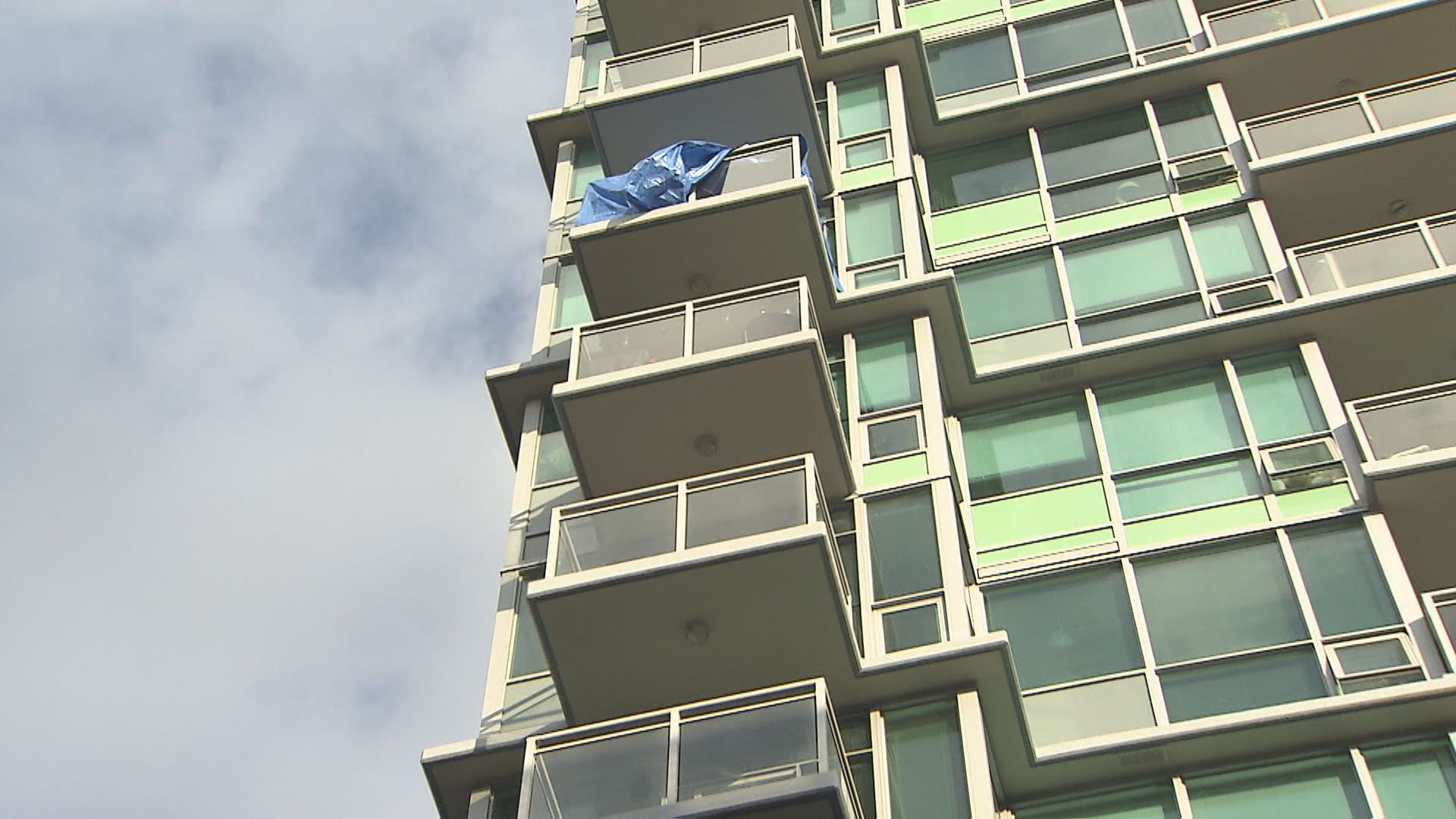 North Van balcony falls prompt homicide investigation