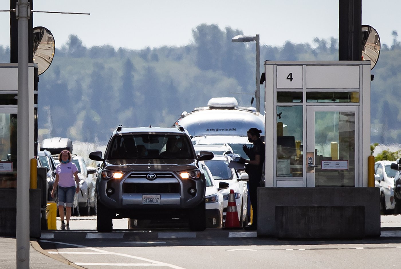 Trump's stance on border leads to trouble for Canadians going to U.S.