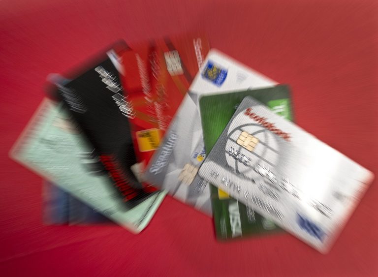 New bank card scam targeting seniors: Vancouver Police