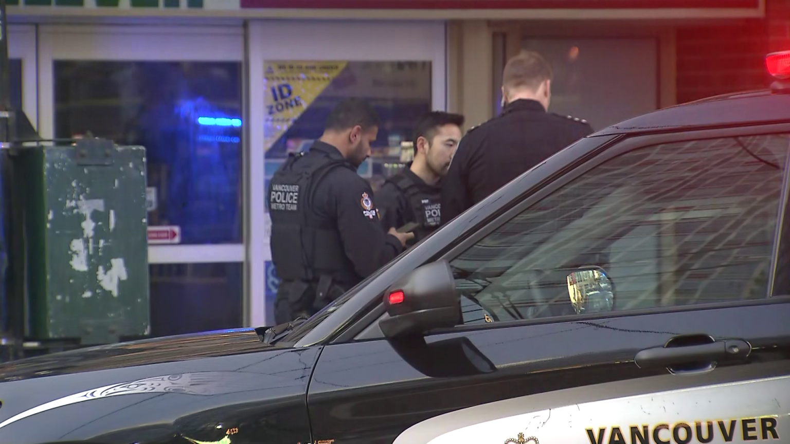 2 injured in Vancouver stabbing, suspect shot and died: police