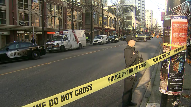 2 injured in Vancouver stabbing, suspect shot and died: police