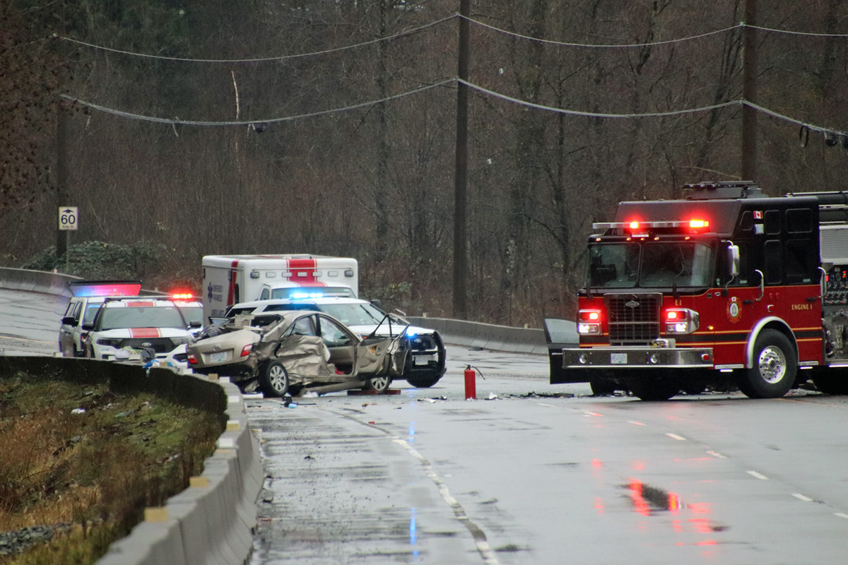5 people injured after hydroplaning crash on Lougheed HWY in Mission