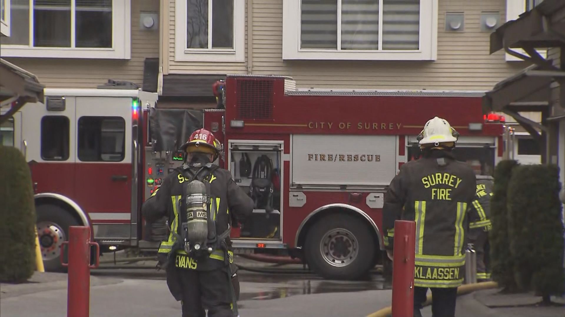 Resident, 2 cats displaced after Surrey townhouse fire