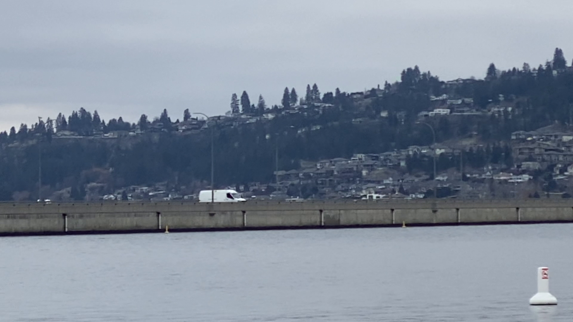 Bomb threat closes Highway 97 William Bennett Bridge in Kelowna