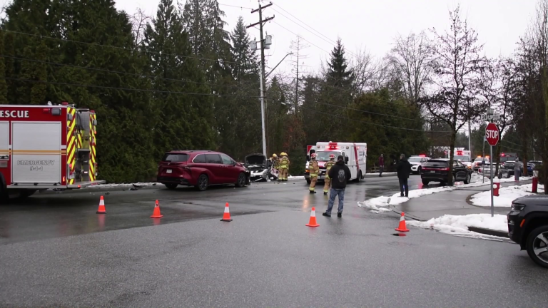 Maple Ridge 2-car crash sends 5 to hospital