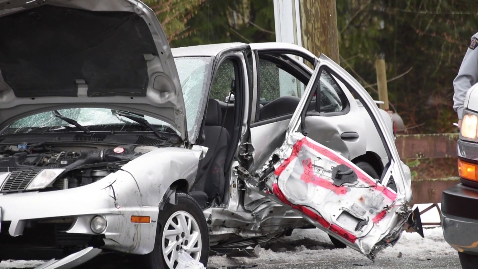 Maple Ridge 2-car crash sends 5 to hospital