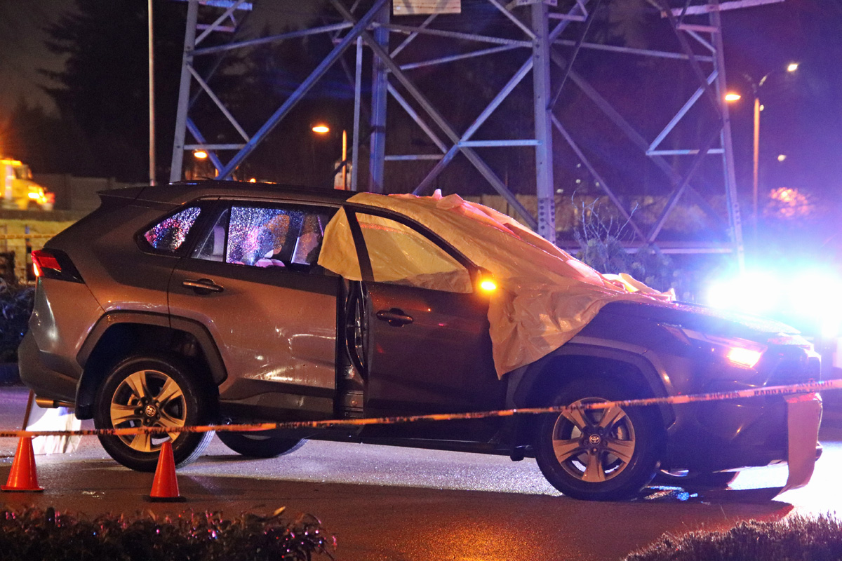 South Surrey shooting leaves 1 critical, suspects arrested