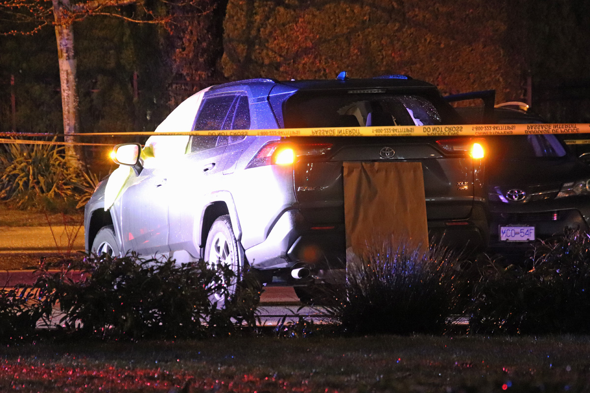 South Surrey shooting leaves 1 critical, suspects arrested