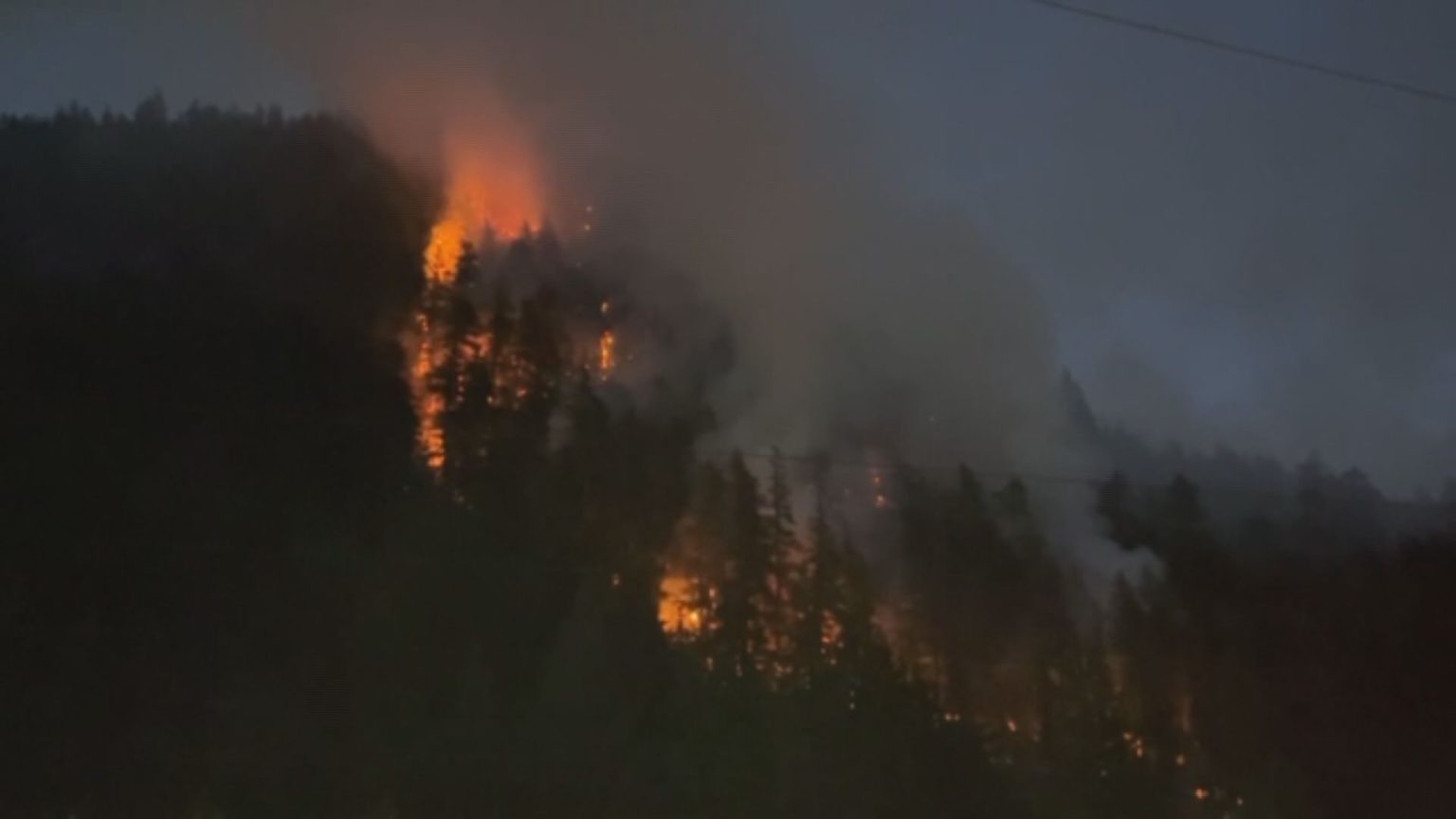 Wildfire erupts just north of Squamish, evacuation alert issued
