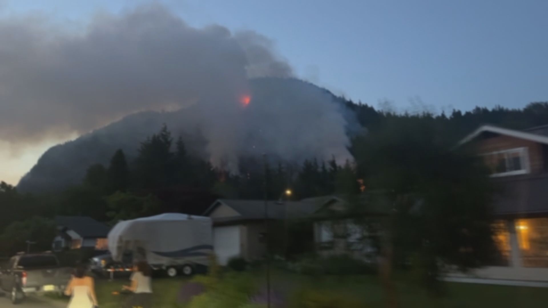 Wildfire erupts just north of Squamish, evacuation alert issued