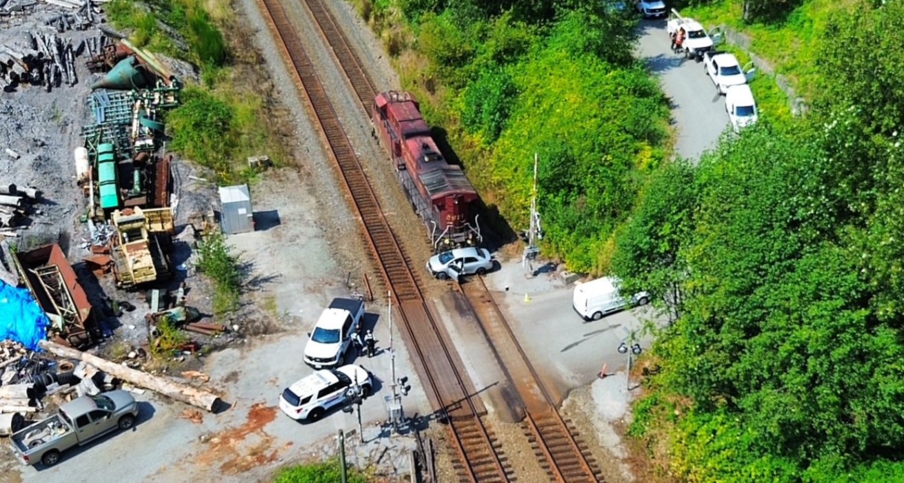 Police investigating fatal collision between vehicle and train in Maple ...