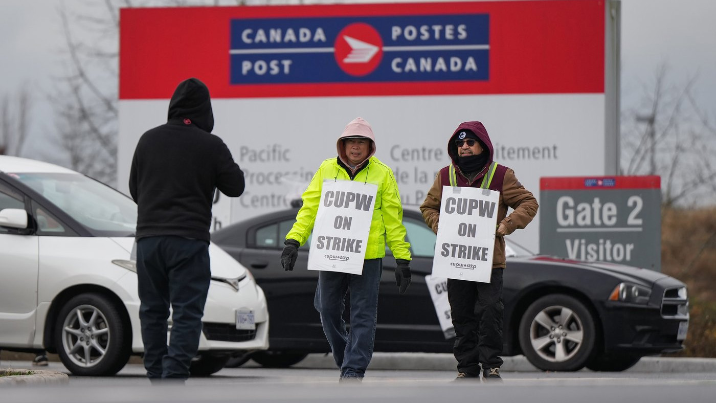 2025 Year in Review: Labour disputes hit Canada Post and Air Canada