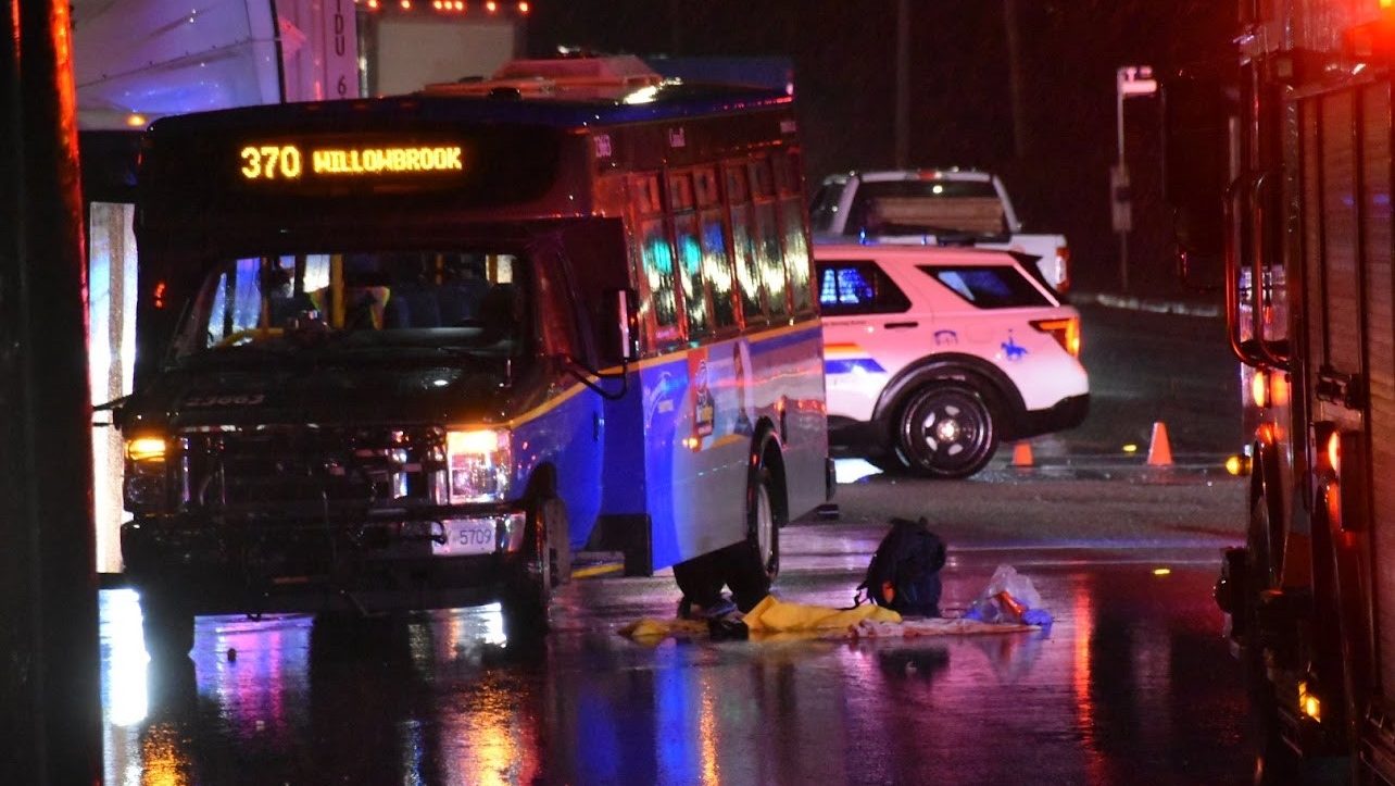 Shuttle bus driver strikes, injures pedestrian in Surrey